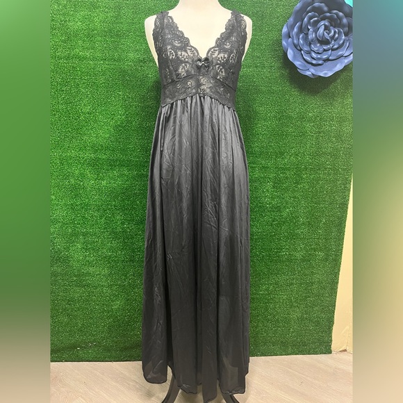 Shadowline | Intimates & Sleepwear | Vintage Shadowline Black Lace V ...